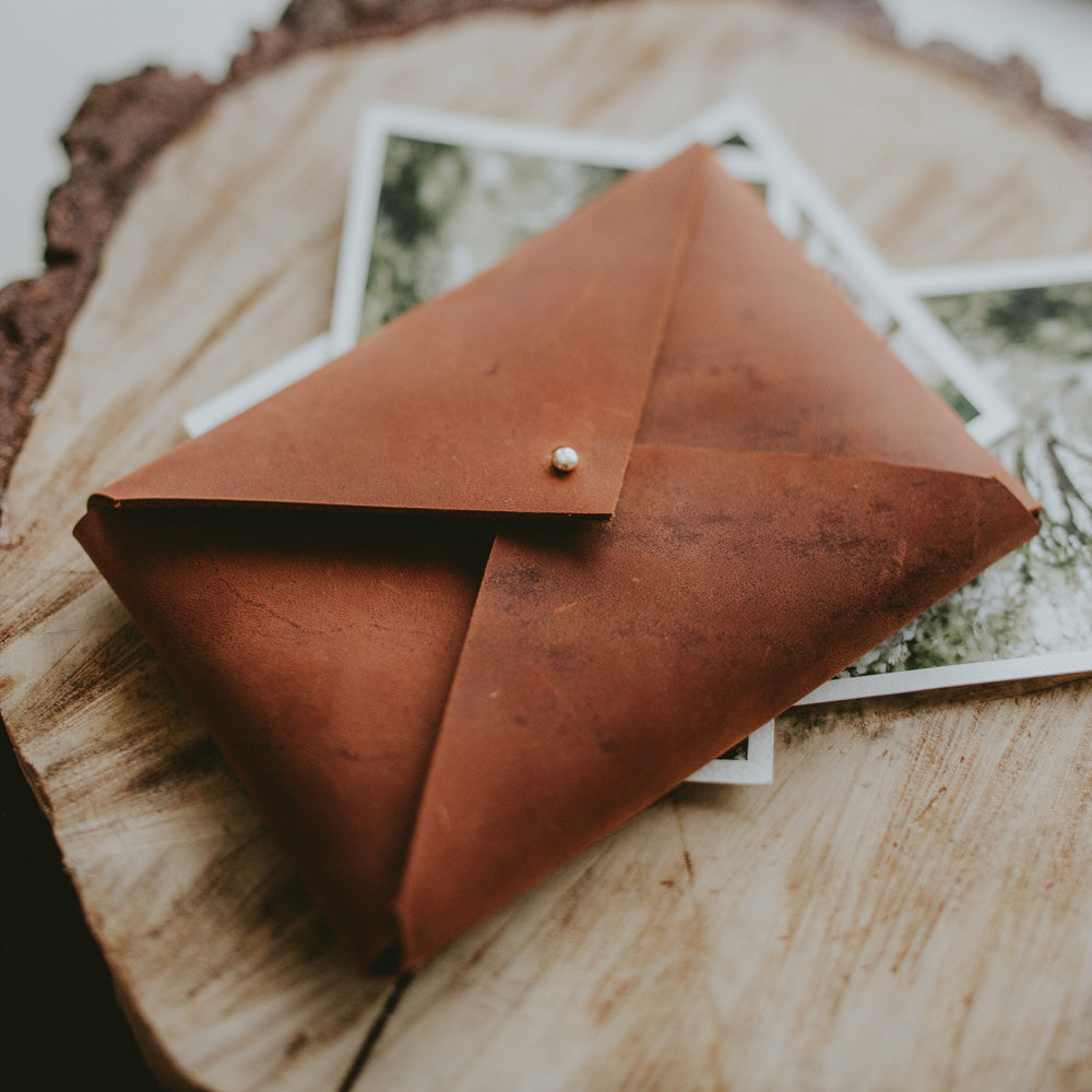 Saddle Leather envelope for prints | Honey Brown – Lamb & Raccoon